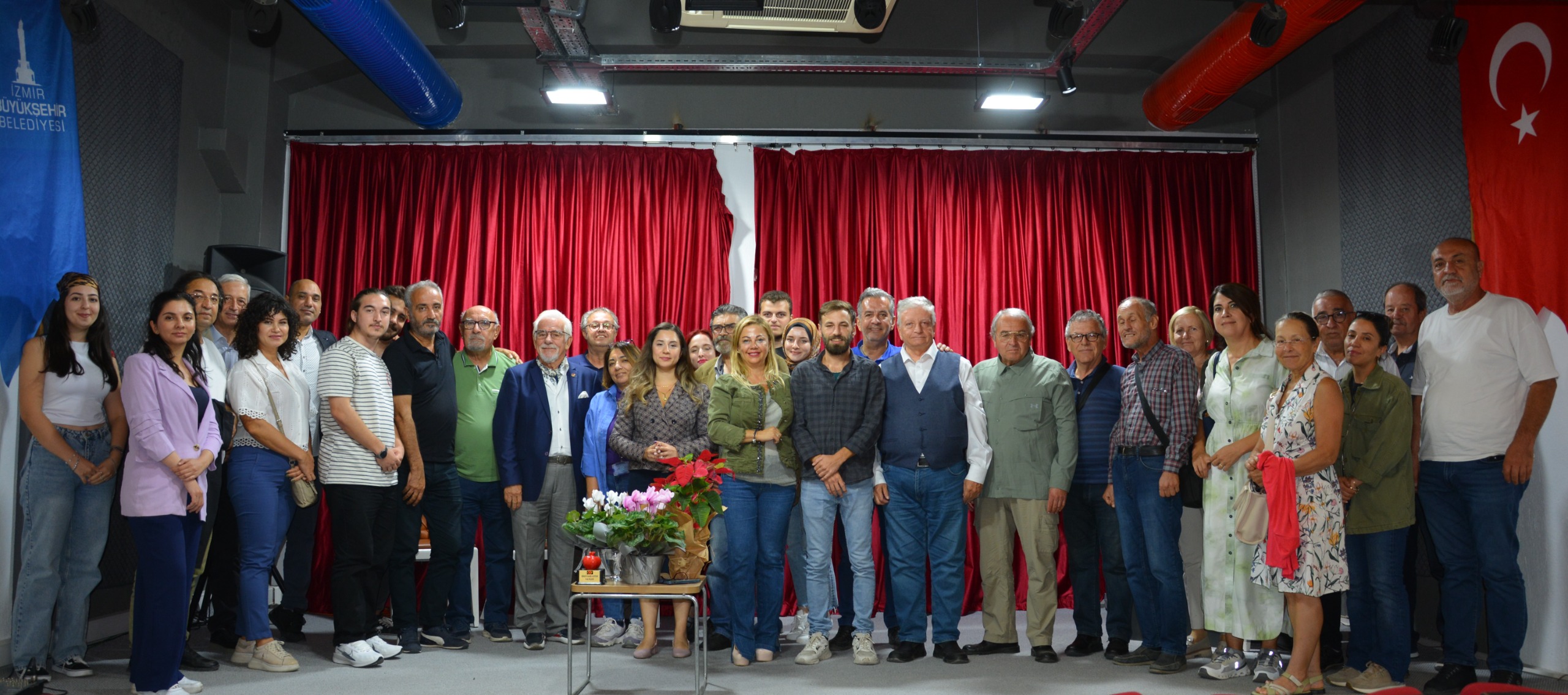 GAZETECİ FERİT DEMİR İZMİRLİ MESLEKTAŞLARIYLA BULUŞTU DEMİR: HİÇ ...